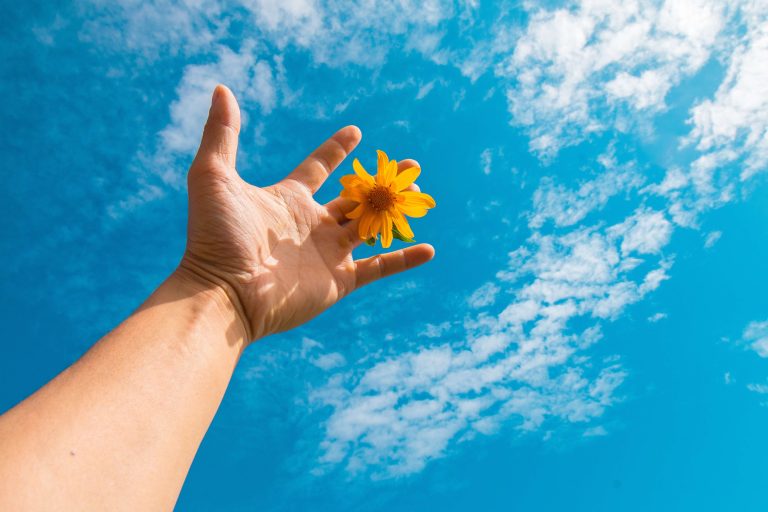 8 Proven Manifestation Methods Recommended By Experts